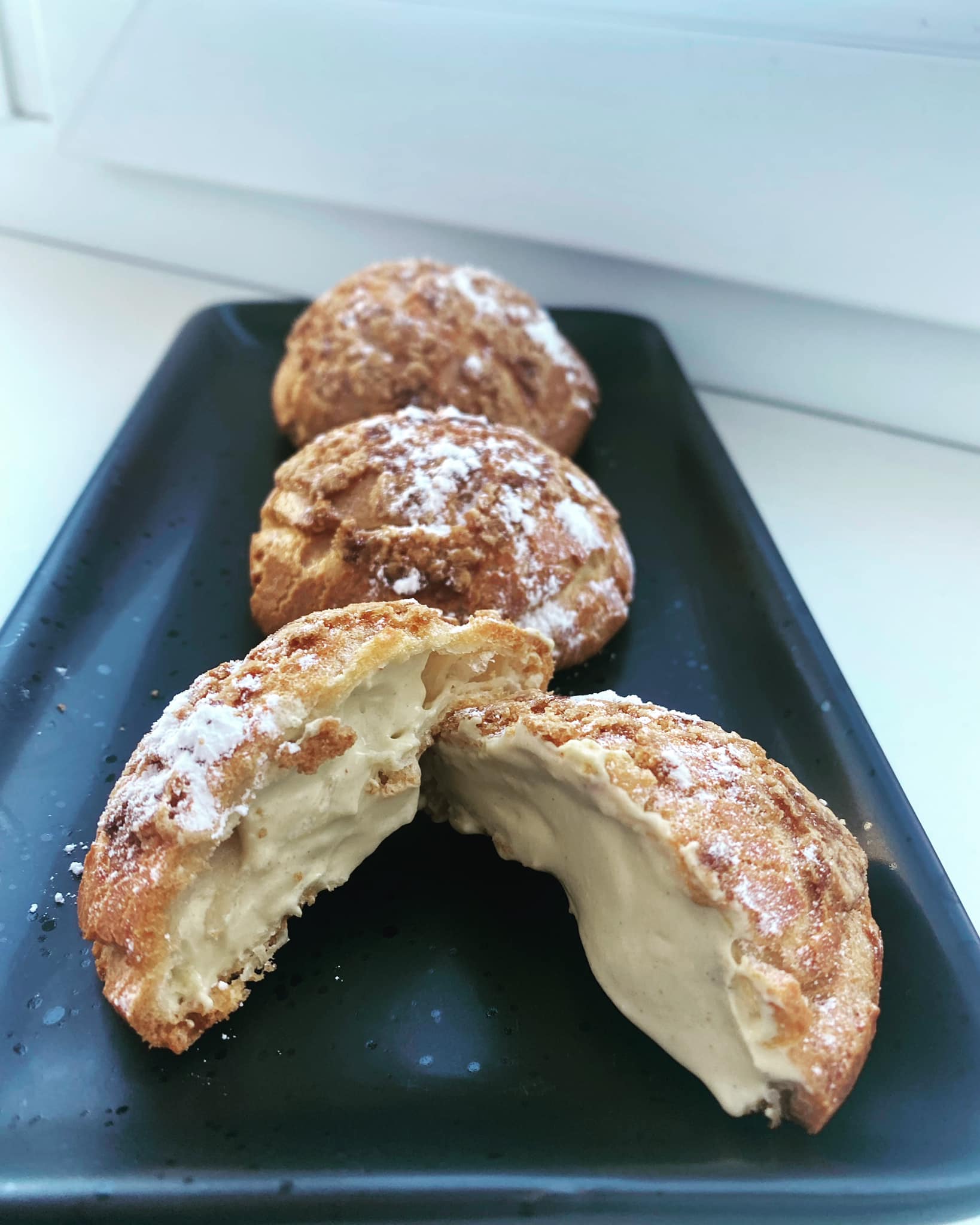 Krõbekattega tuuletaskud (Choux aux Craquelin)