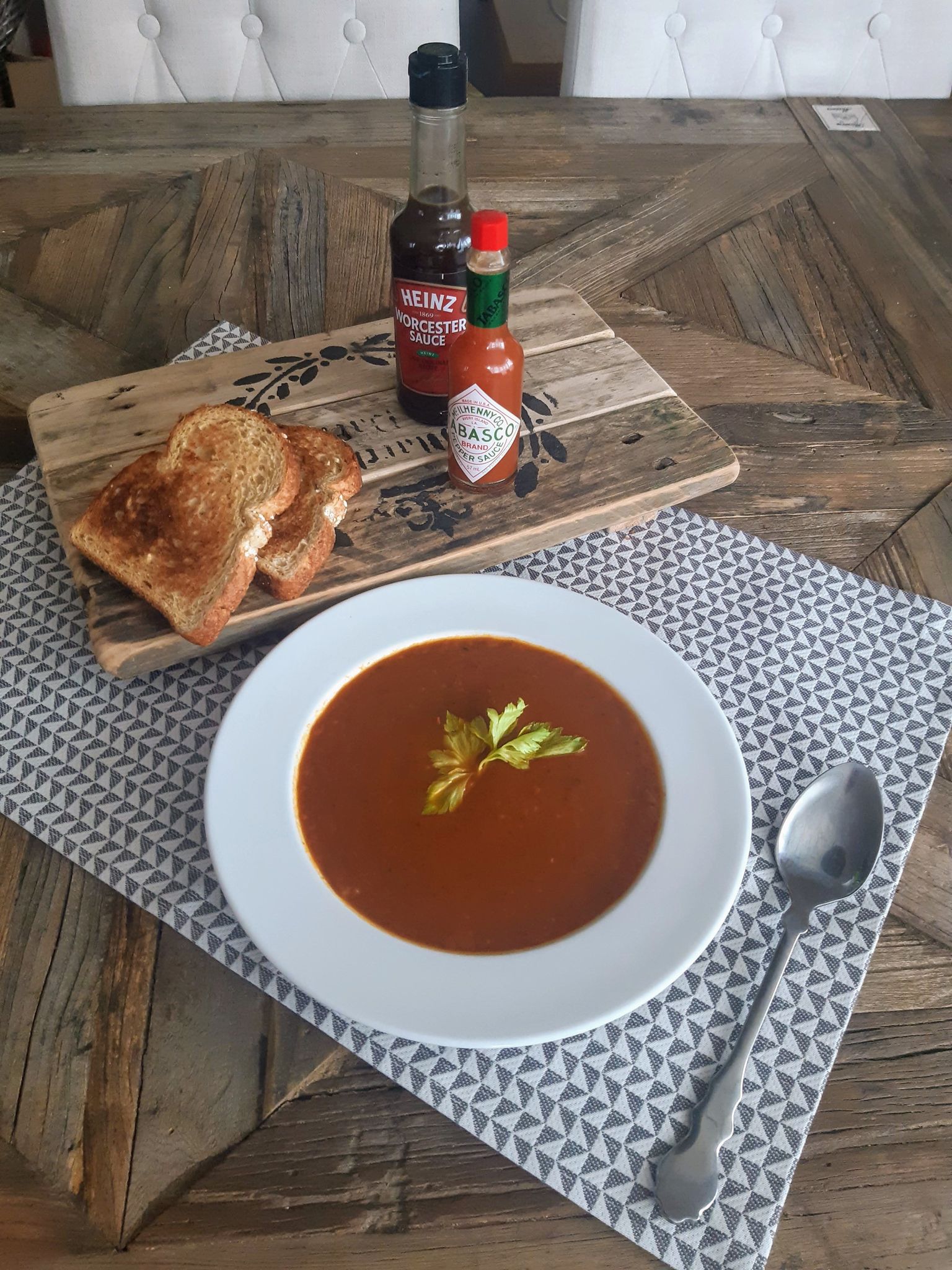 Tomatisupp Bloody Mary ainetel