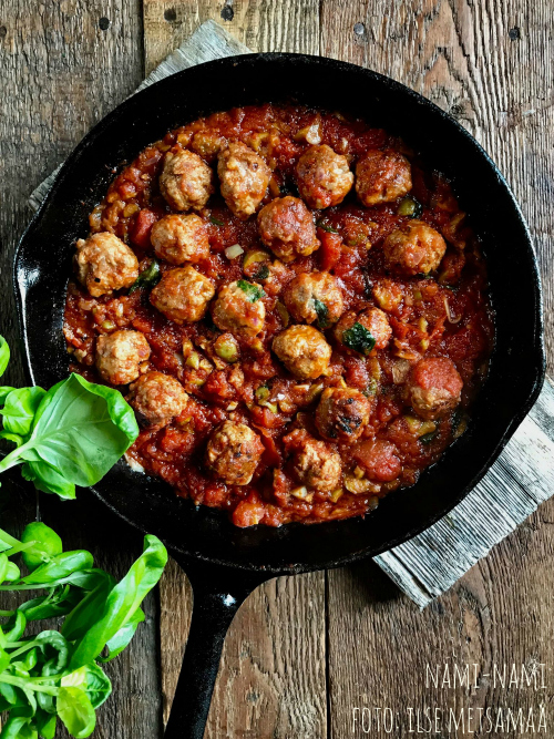 Lihapallid tomati-oliivikastmega