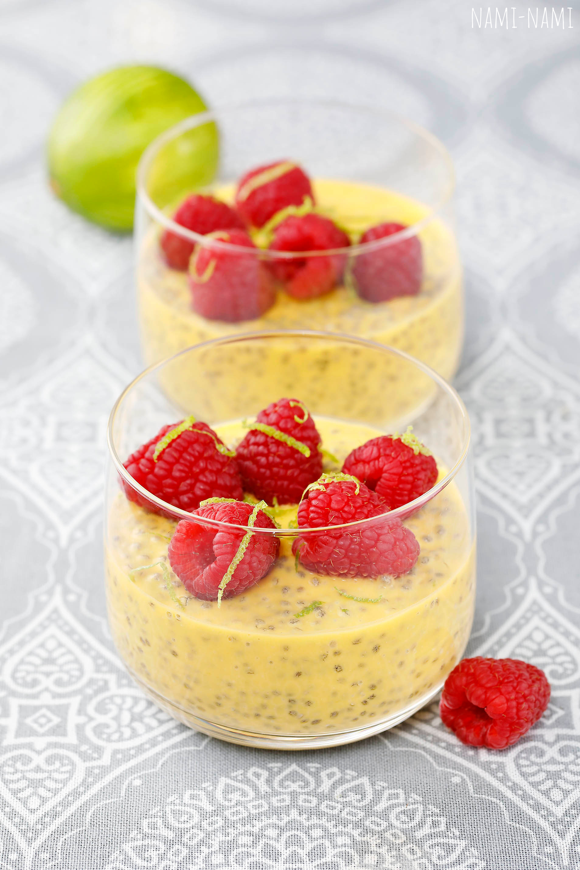 Kookose-mango magustoit vaarikatega