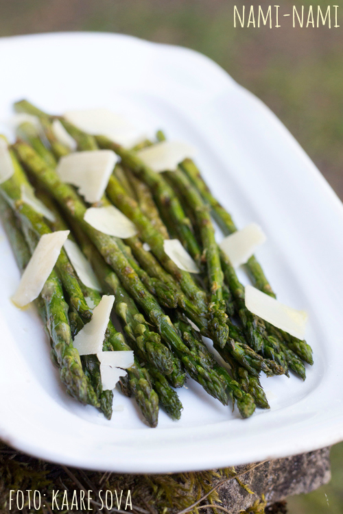 Röstitud sparglid parmesaniga