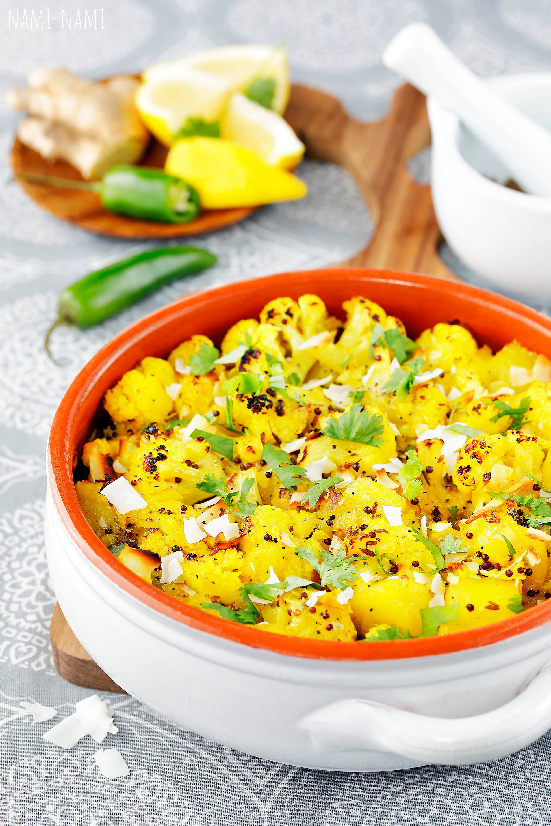 Vürtsikas lillkapsa-kartulikarri aloo gobhi