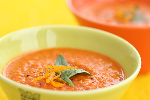 Boheemi tomatisupp ingveri ja apelsiniga